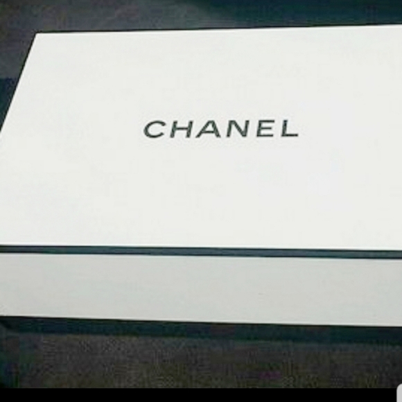 CHANEL | Makeup | Chanel New White And Black Keepsake Gift Box | Poshmark